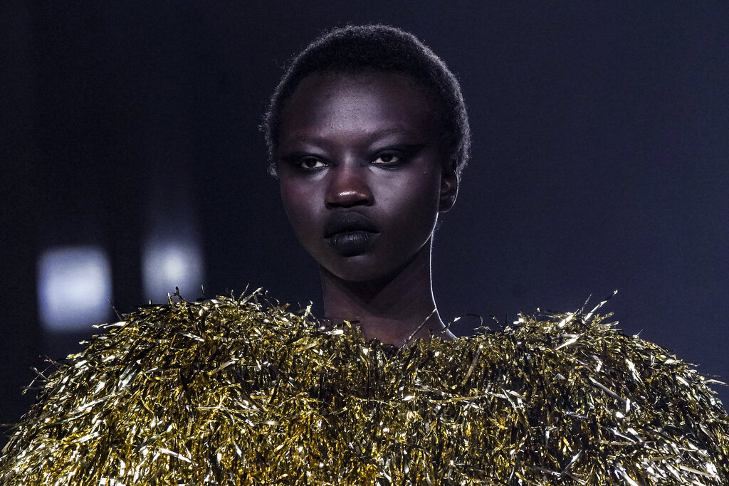 NYファッションウィークのロダルテ、ダークでゴシックな魅力で観客を魅了 - NewSphere | DIRECTION