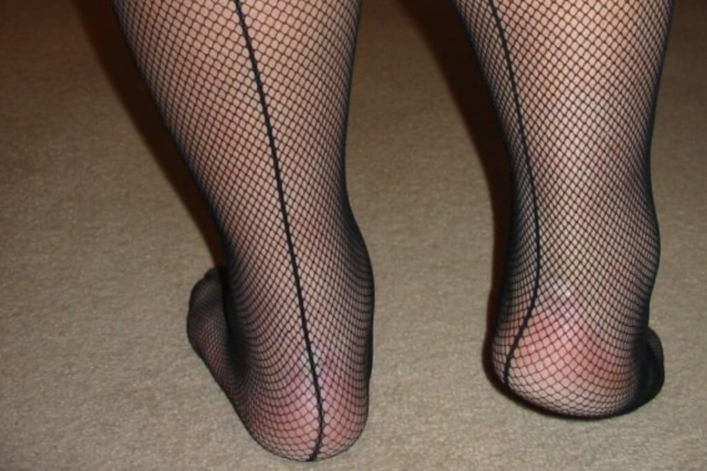 ショートパンツをはき忘れてタイツ姿で外出した美女 試着の時に気づく - NewSphere