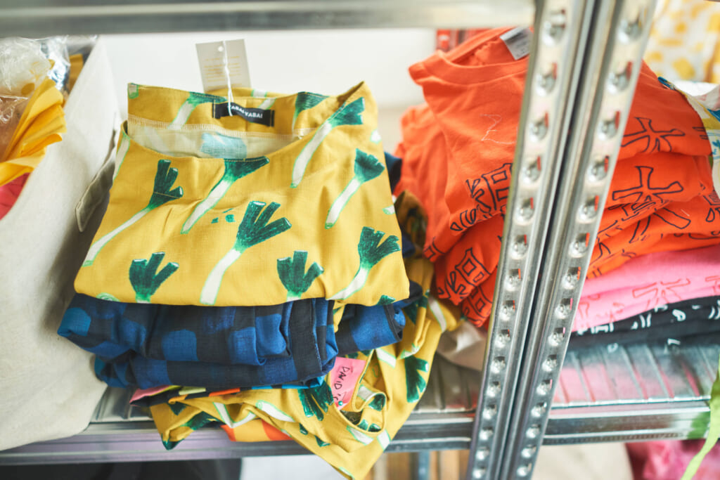 日常の面白いストーリーを物作りに 『YABAI YABAI』デザイナー Stacy Tanさんインタビュー - NewSphere | DIRECTION