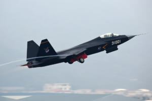 中国の最新ステルス戦闘機「J-31B」、先進技術を搭載 空母艦載機か - NewSphere