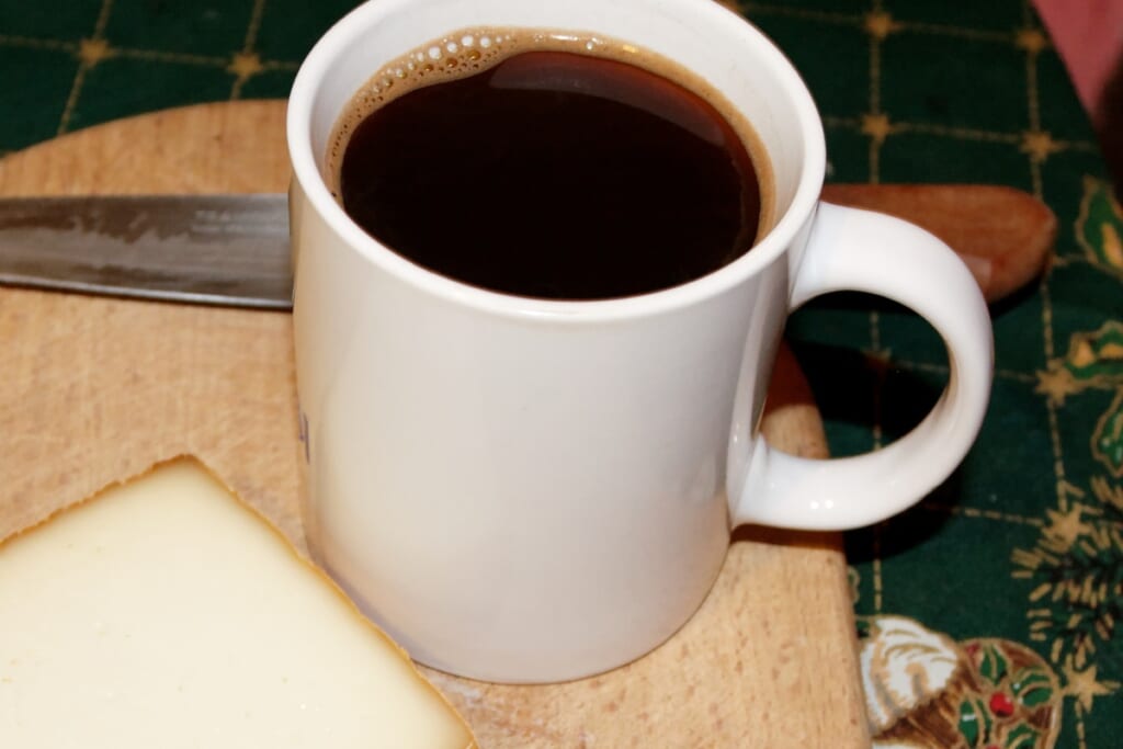フィンランドで伝統的なコーヒーの飲み方 「チーズを入れる」 - NewSphere