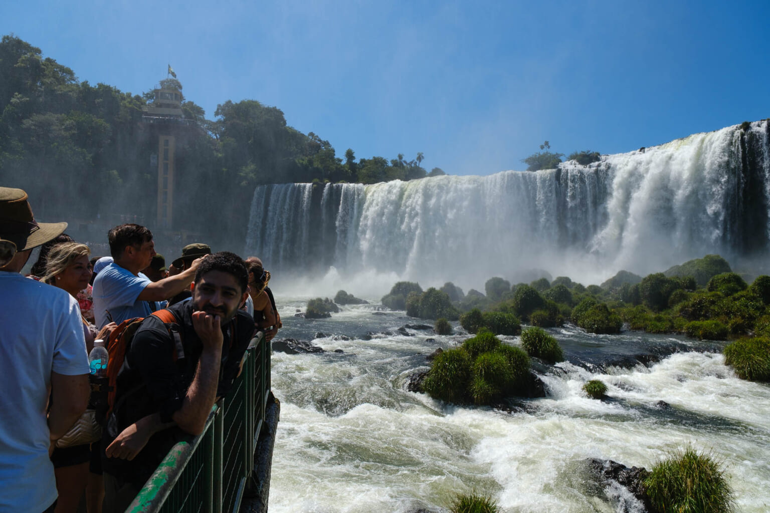地球の裏側、ブラジルでイグアスの滝に打たれ、ポンデケージョを食べる！ - NewSphere | Signpost