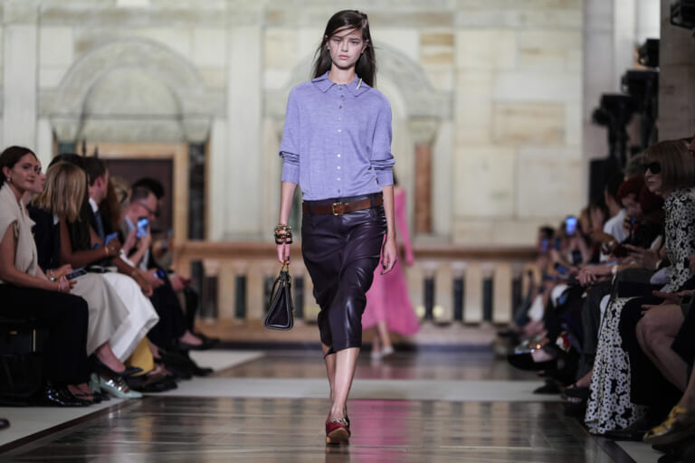 NY Fashion Week：トリー・バーチ、旧銀行を舞台に2026春夏コレクションを発表 - NewSphere | DIRECTION